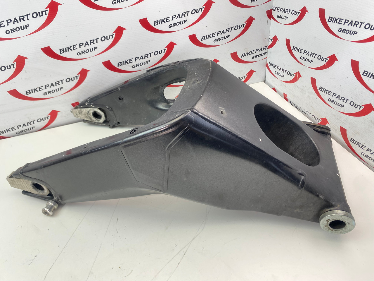 Swingarm Yamaha YZF-R6 R6 08-16 13S-22110-00 - Bike Part Out