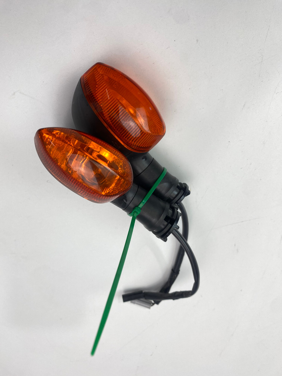 Front blinker pair Yamaha YZF-R6 R6 08-16 2C0-83320-00 - Bike Part Out