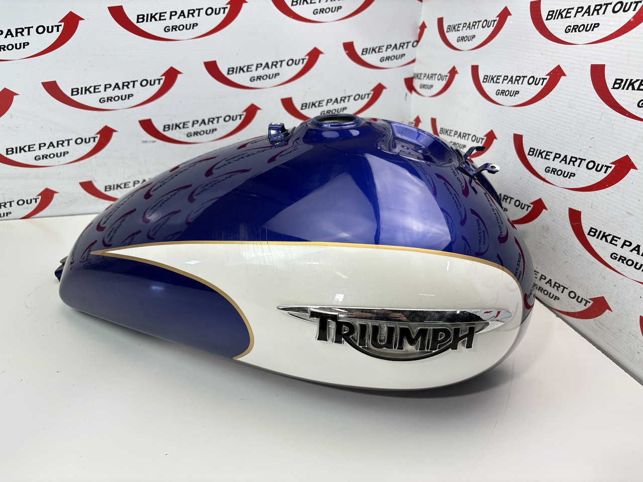 Fuel gas petrol tank Triumph America EFI T2402234-PR - Bike Part Out