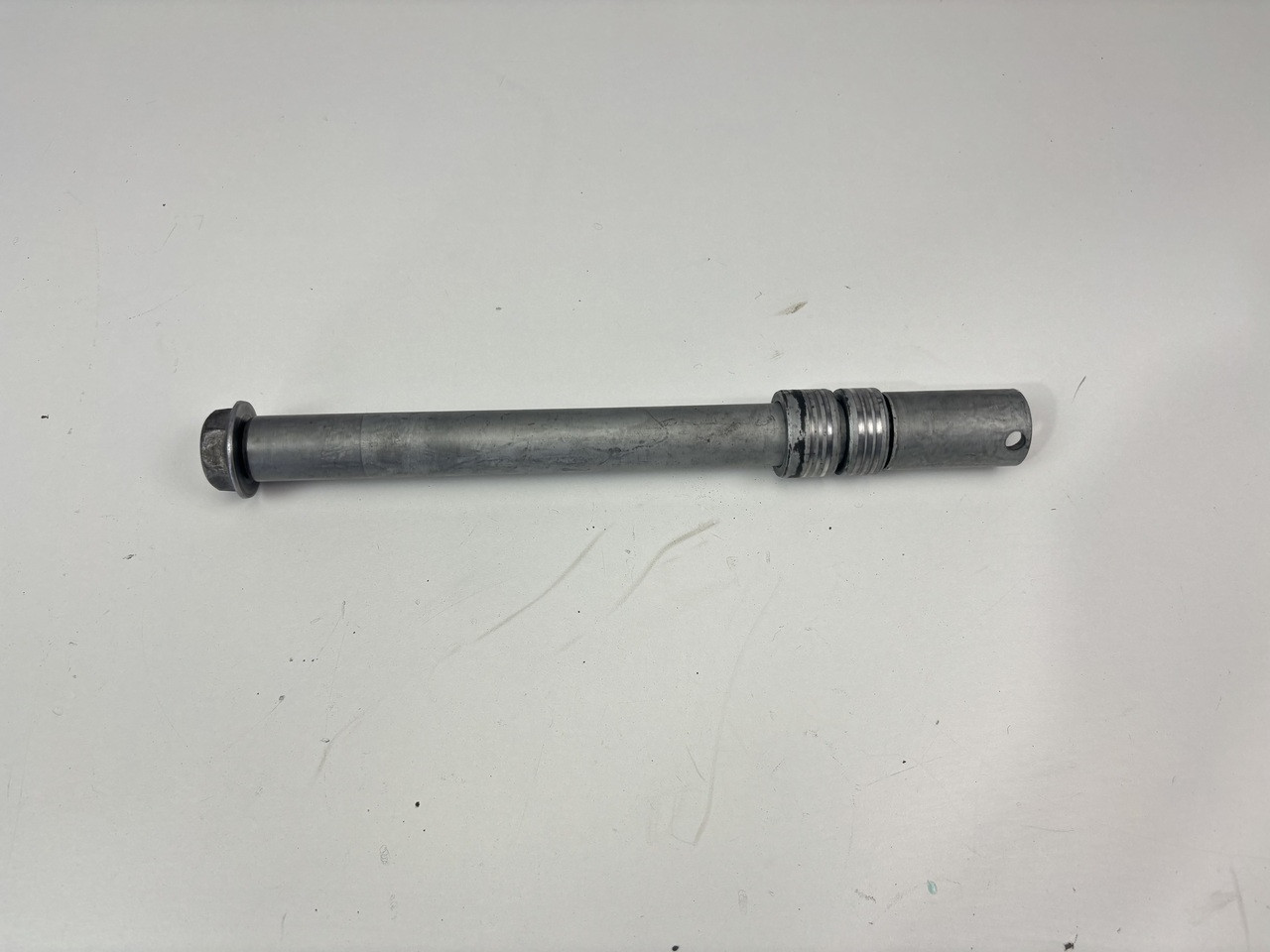 Front axle Honda CB1100 10-11 44301-MGC-000 - Bike Part Out