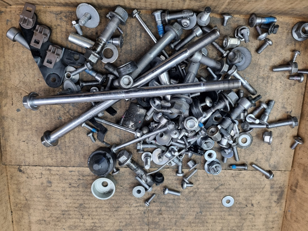 Chassis bolts and bits Triumph Street Twin Cup - Bike Part Out