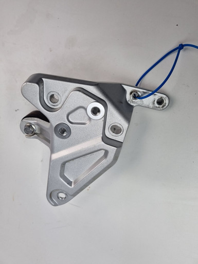 LH Foot peg mount bracket 2 Yamaha XTZ690 XTZ 690 Z Tenere 700 BW3 ...