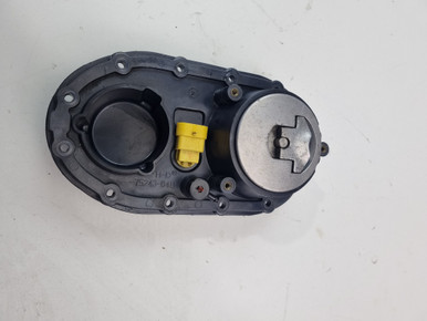 Top Plate Centre fill Harley Davidson Dyna 04-10 75243-04B - Bike Part Out