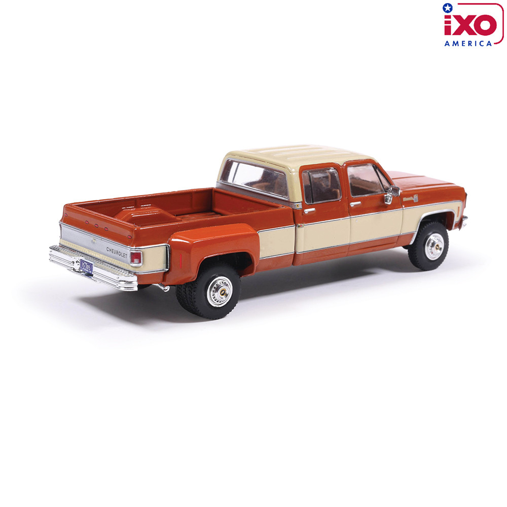 1:64 1975 Chevrolet K30 Crew Dab Dually - Grecian Bronze and Santa Fe ...