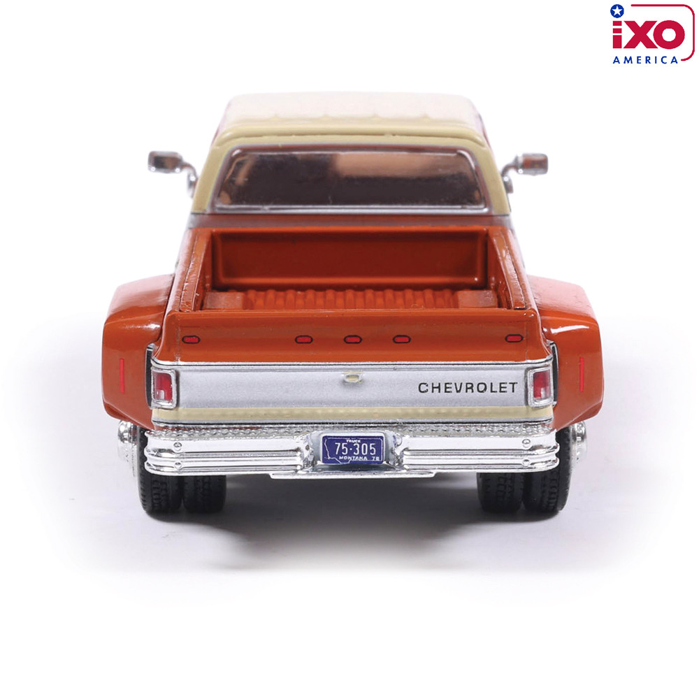1:64 1975 Chevrolet K30 Crew Dab Dually - Grecian Bronze and Santa Fe ...