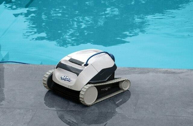 Dolphin Nautilus Robotic Pool Cleaner. Keep a clean pool!