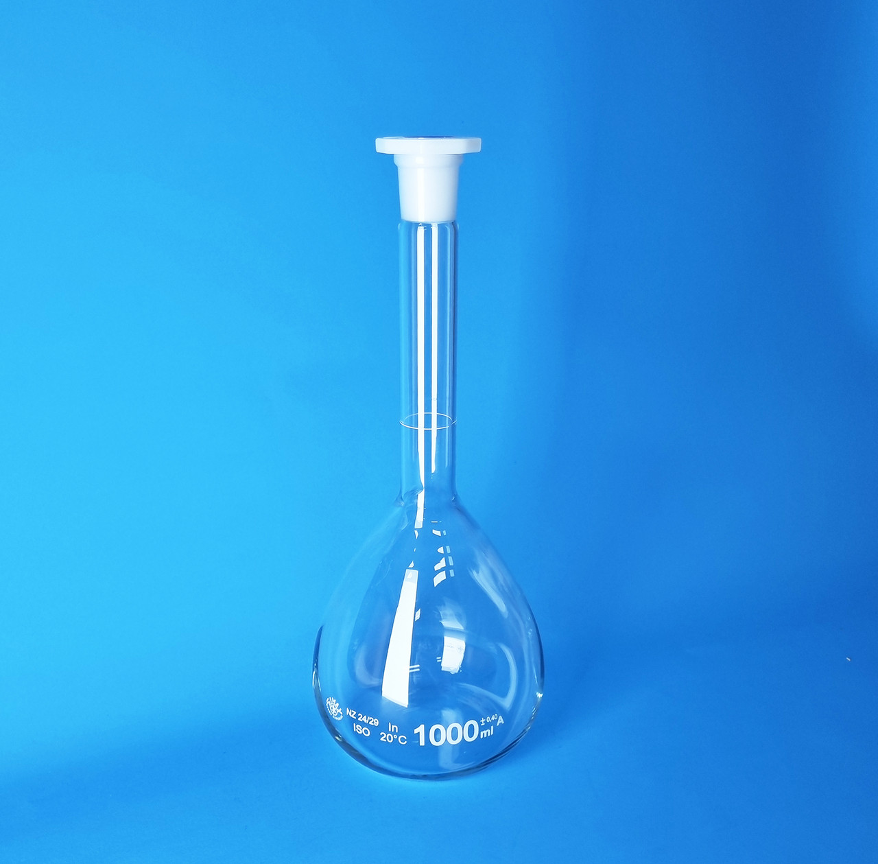 Volumetric Flasks for Accurate Measurements | LabDirect