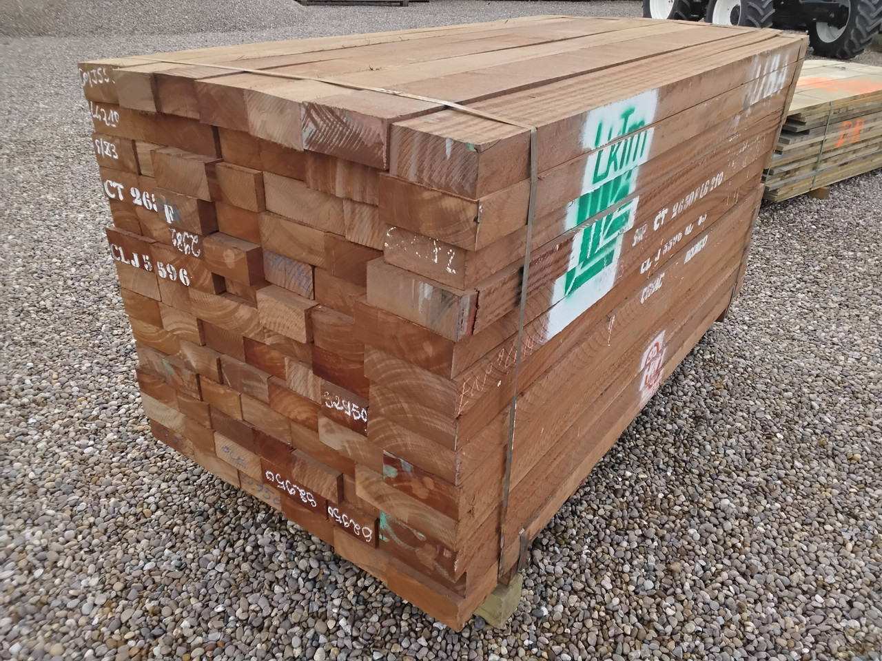 HARDWOOD KILN DRIED TIMBER AFRICAN SAWN SAPELE SLABS / BOARDS