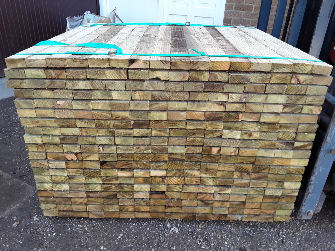 SOFTWOOD SAWN MIXED LARCH / DOUGLAS FIR TREATED PALLINGS / TIMBER