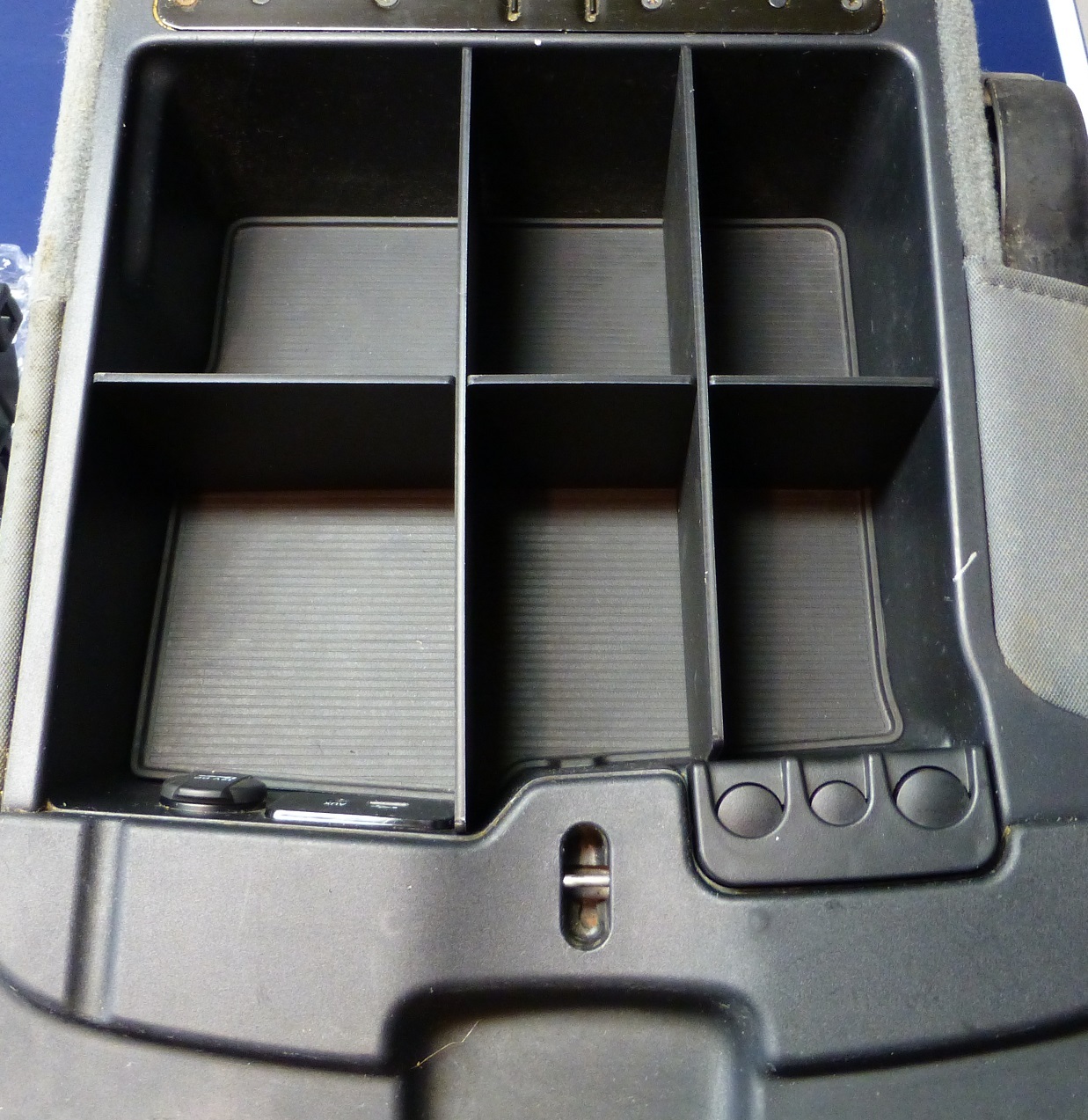 RAM 1500 Classic/1500/2500/3500 with 40/20/40 Seat - Center Console ...