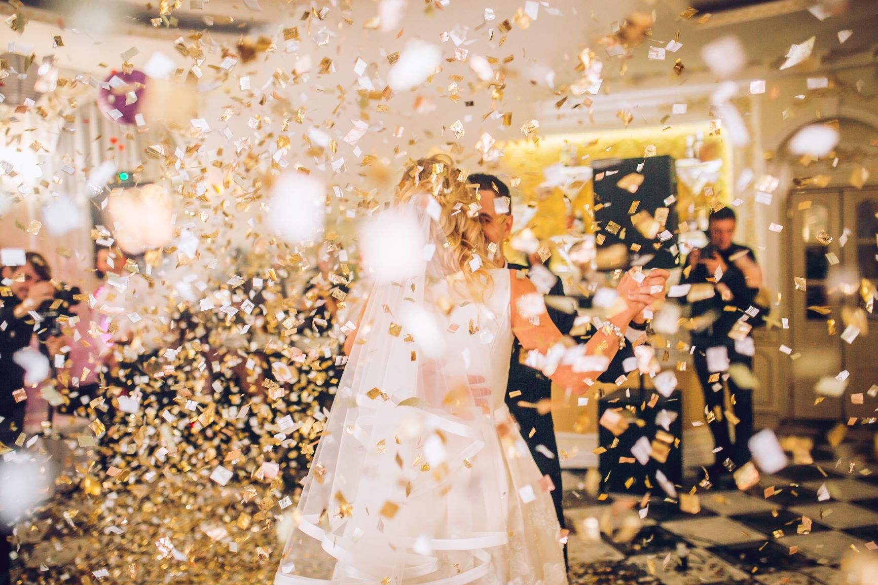 When To Use Confetti At A Wedding - Making The Most Of Your Wedding ...