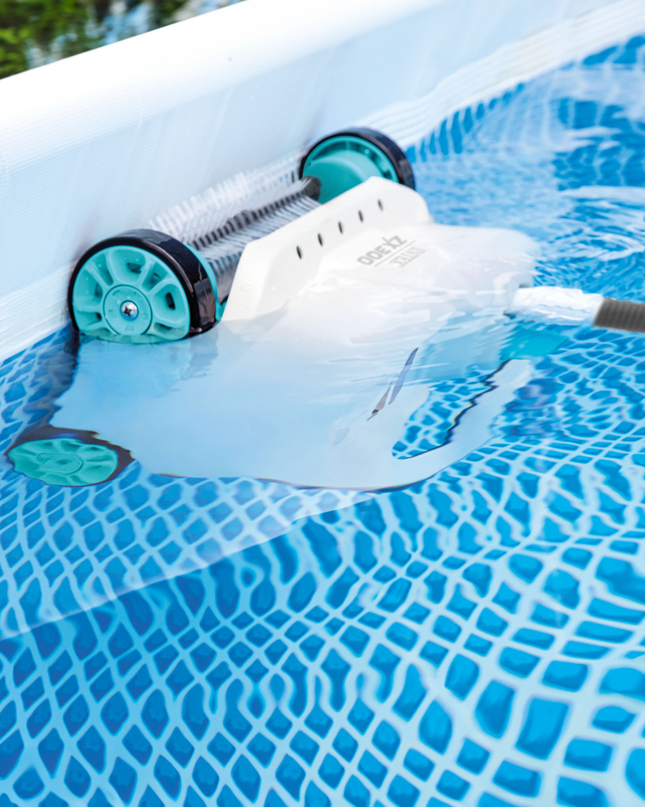 INTEX Deluxe Automatic Pool Vacuum