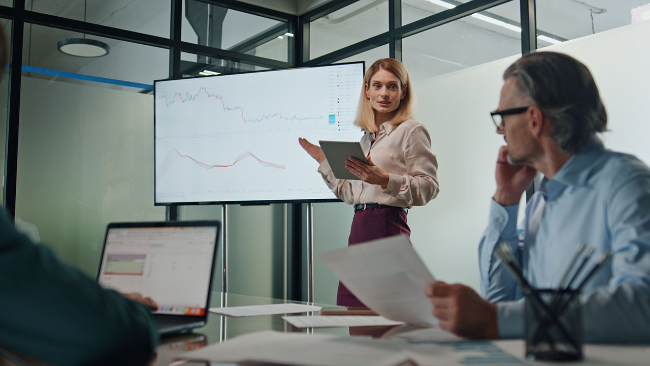 Health and Safety KPIs: 8 Essential Indicators to Monitor HSEQ ...