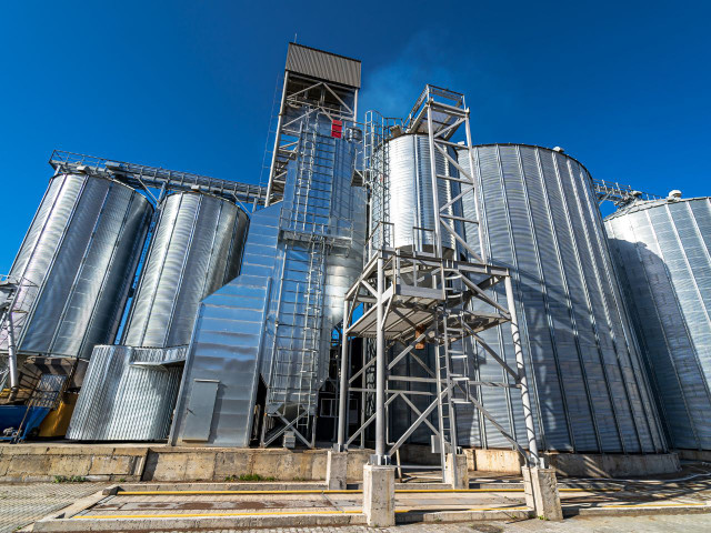 How Exactly Does a Feed Grain Elevator Work? - Grain Handling Direct