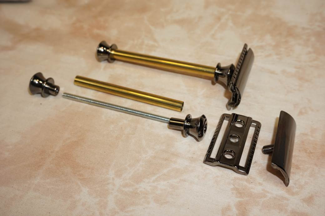 Classic D/E safety razor kit gun metal