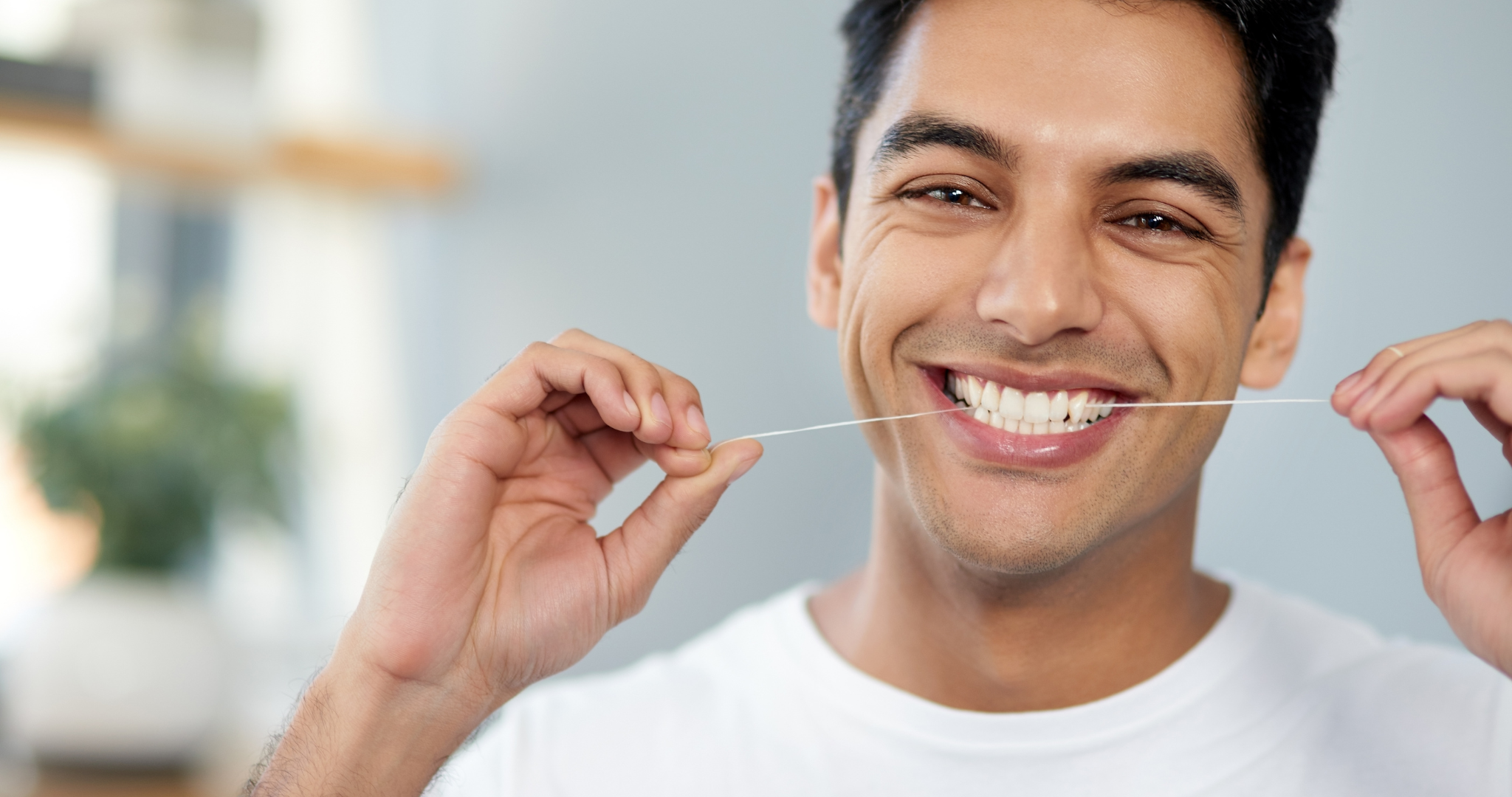 Comment Utiliser Correctement le Fil Dentaire – Guide Complet - Sourire ...