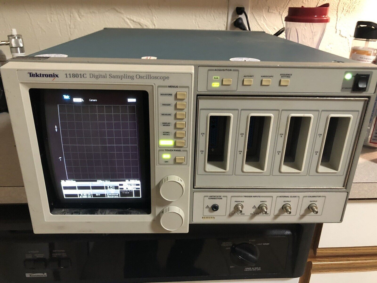 Tektronix 11801C Digital Sampling Oscilloscope - Industrial Lynx