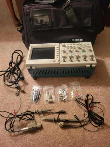 Tektronix Tds2004B Color 4 Channel Oscilloscope & Probes & Case ...