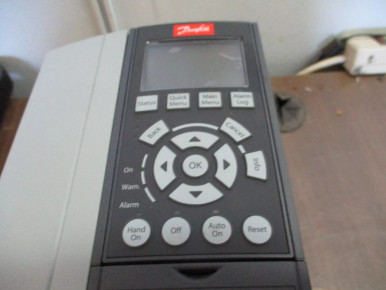 Danfoss VLT AC Drive 131F0670 7.5HP 3Ph w/ Keypad - Industrial Lynx