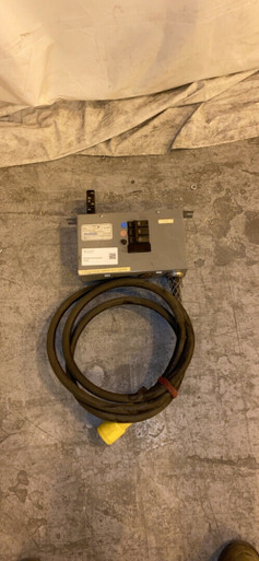 Starline Busway Tap Box 50A 240V Cbmdc100Xglr-15-(2)2P/50-4-Ge ...