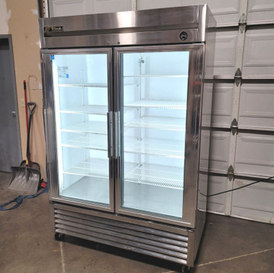True T-49G Two Door Upright Reach-In Refrigerator 49Cuft, 33-38°F ...