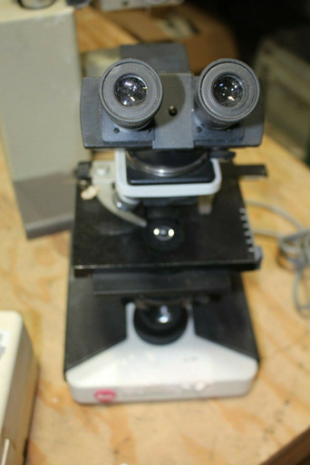 Leitz Laborlux S Microscope W/ 4 Objectives& Eyepieces - Industrial Lynx