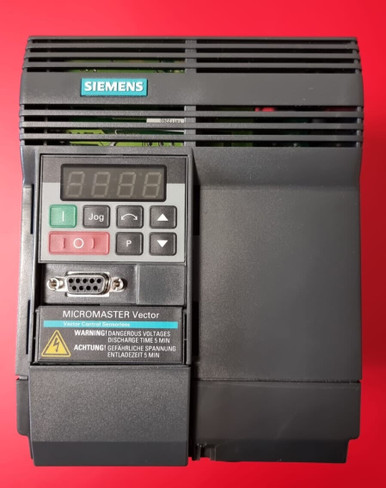 Siemens 6Se3215-2Bb40 Micromaster Vector Mmv110 - Industrial Lynx