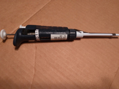 Gilson Pipetman Classic P100 (See The Pic For Details) - Industrial Lynx