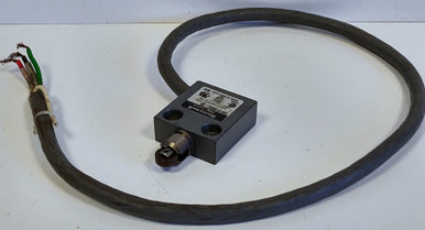 Honeywell 914Ce2-3A Roller Plunger Limit Switch - Industrial Lynx
