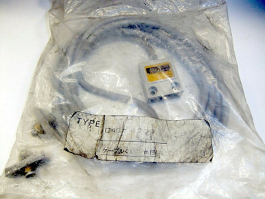 Omron D4C-4203 Limit Switch - Industrial Lynx