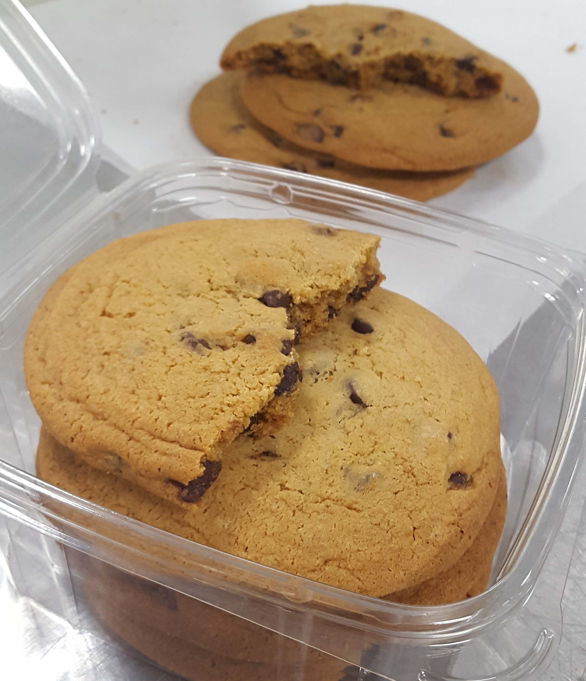 Big, soft & chewy chocolate chip cookies - ilovesweets.com