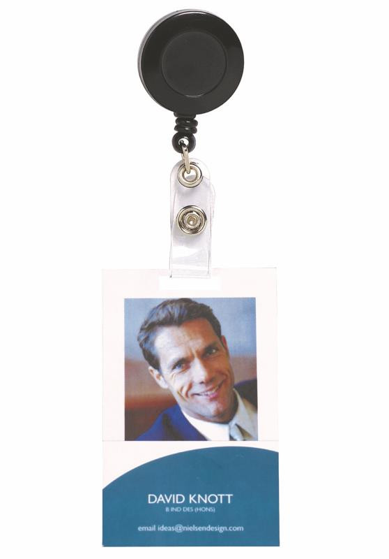 RETRACTABLE CARD HOLDER - Qizzle