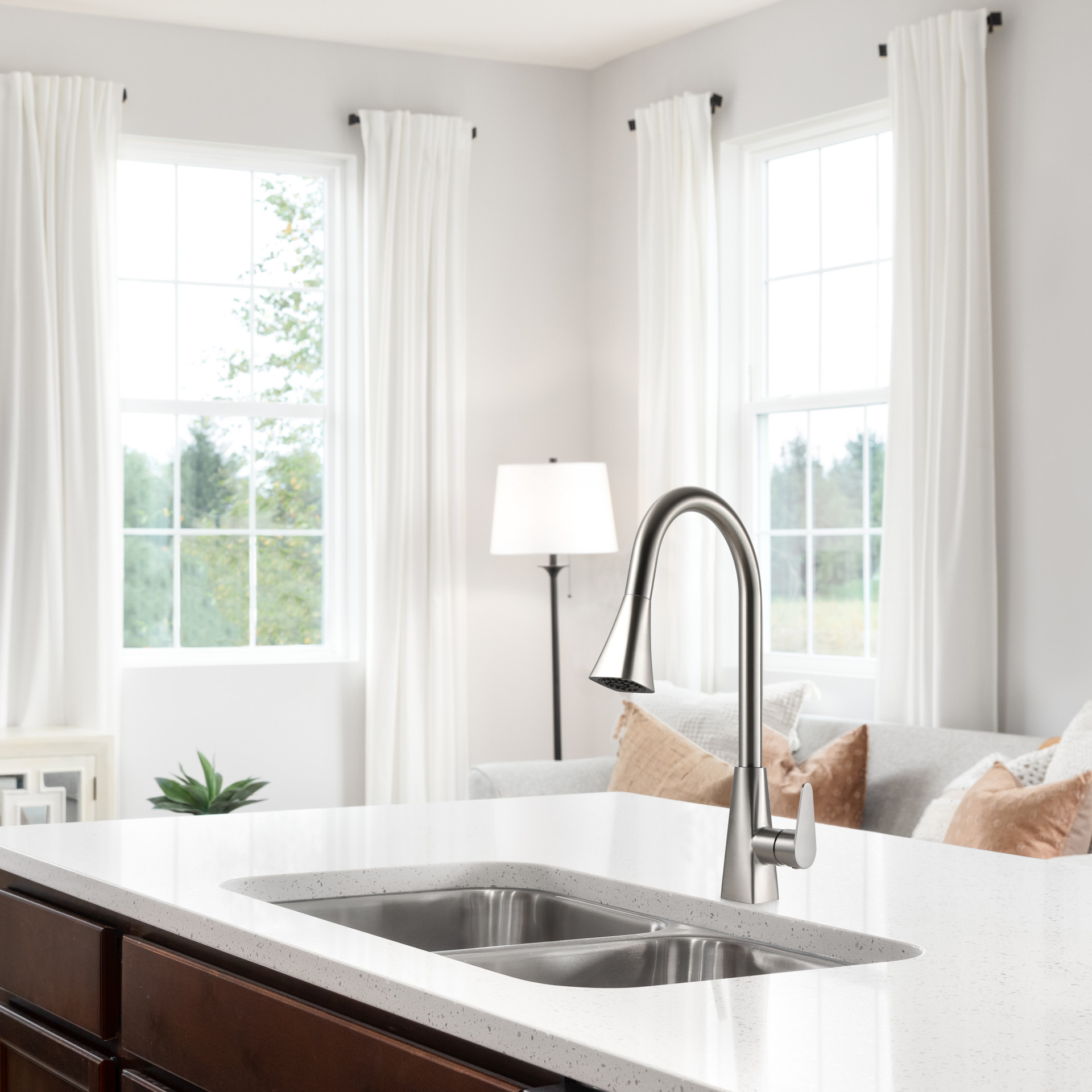 Houzer Catori Series Single Handle Pull-Out Kitchen Faucet