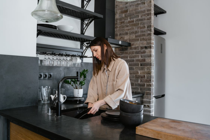 5 Perks of Using Porcelain Sinks in Your Kitchen - Houzer