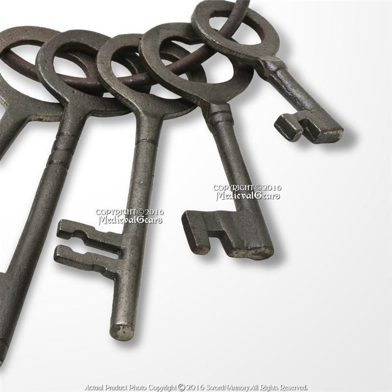 Dungeon Key Rusty Antiqued Medieval Padlock Keys Renaissance Costume ...