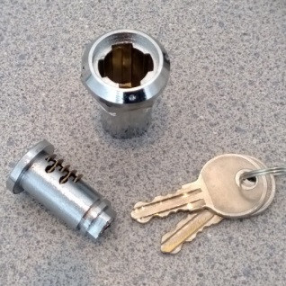 Toy Capsule or Triple Vend Machine Lock and Key | Gumballs.com