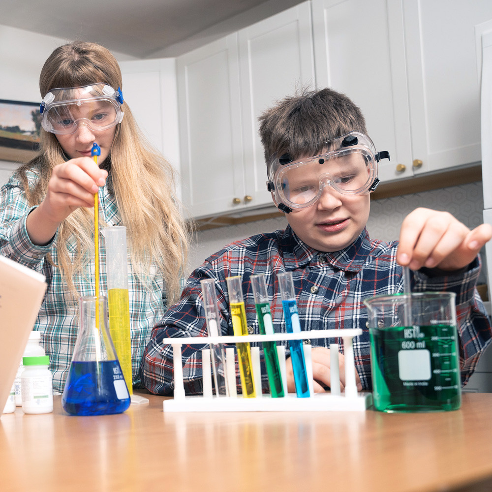 Chemistry Kit for Middle School: A Complete Introduction to Chemistry