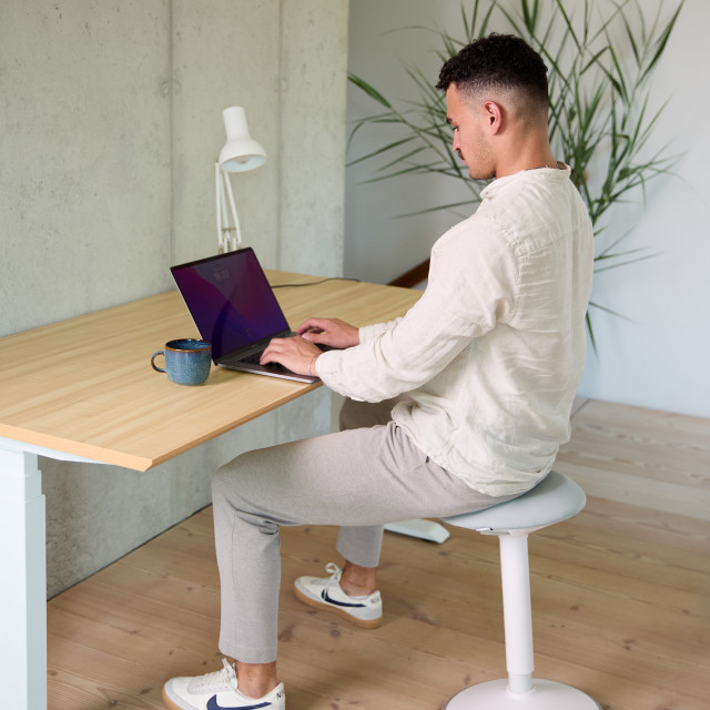Aktives Sitzen, ergonomische Flexibilität und gesündere Haltung | Sitz ...