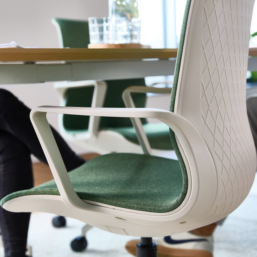 The stylish office chair with essential ergonomics for the office and ...
