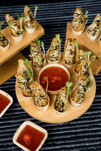 20 Holes Bamboo Reusable Cone and Temaki Display 13.8 x 10.2 x 1in - 1 ...