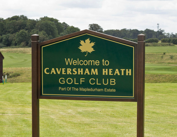 Golf Course Entrance Signs | Pinseeker