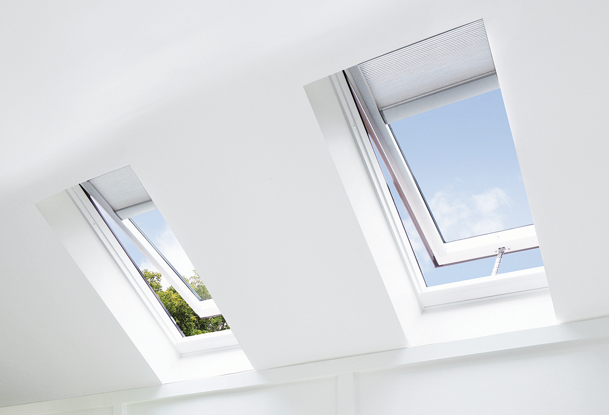 VELUX KLR 300 WW Smart Touch Remote – Multi-Skylight & Shade Controller