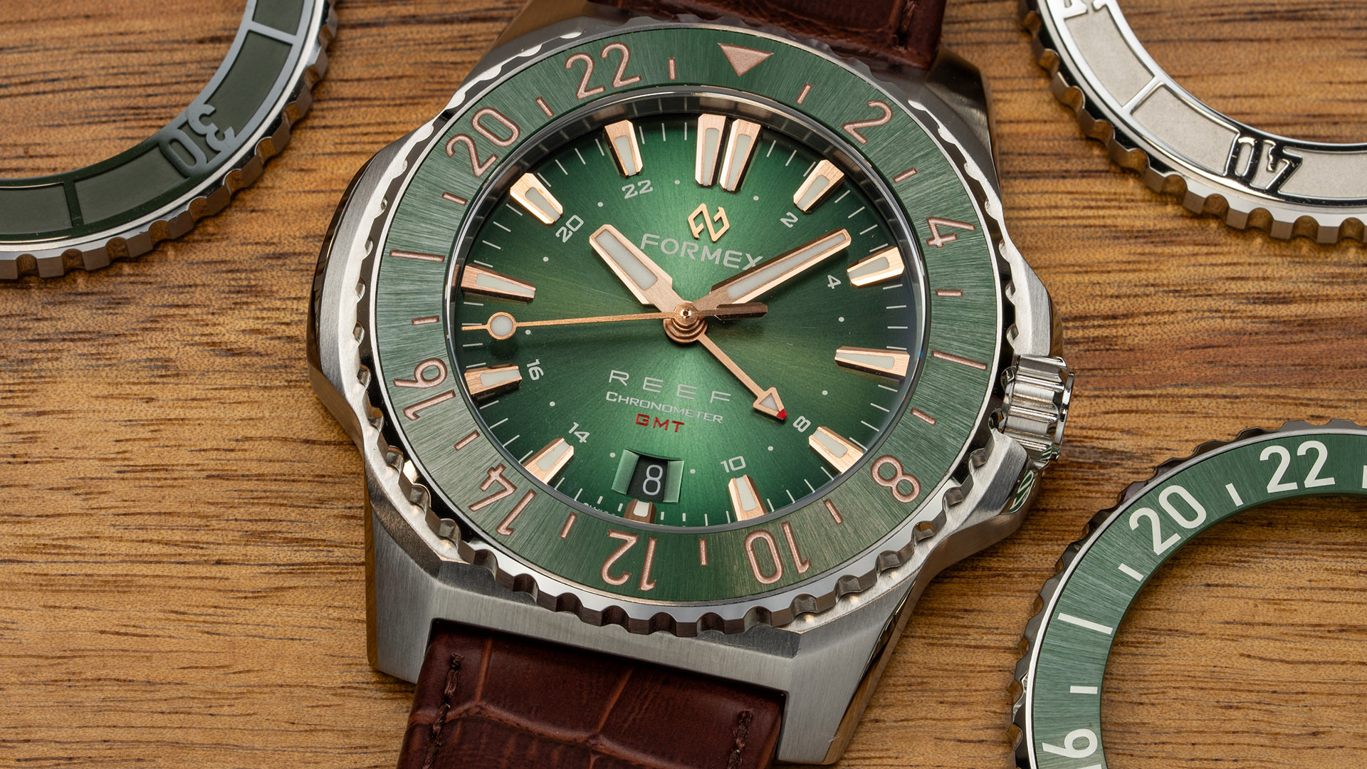 AUTOMATIC GMT COSC 300M GREEN/GILT 42 MM