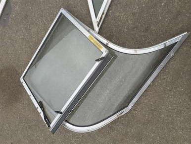 Port Windshield for a 18'6" Larson