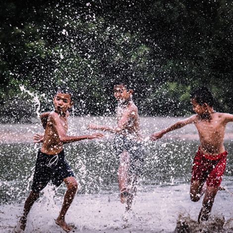 What Are Fun Lake Games for Kids to Play? - The Pond Guy
