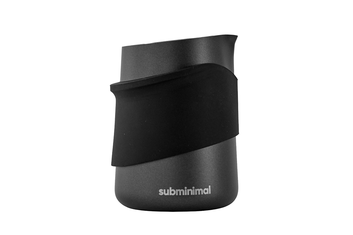 SUBMINIMAL FLOW TIP JUG - HANDLELESS - BLACK - Espresso Solutions