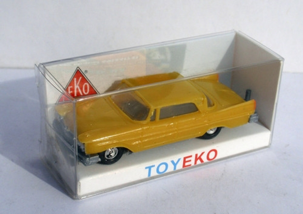EKO HO 2042 DeSoto Diplomat (Colors Vary) | ModelTrainStuff.com