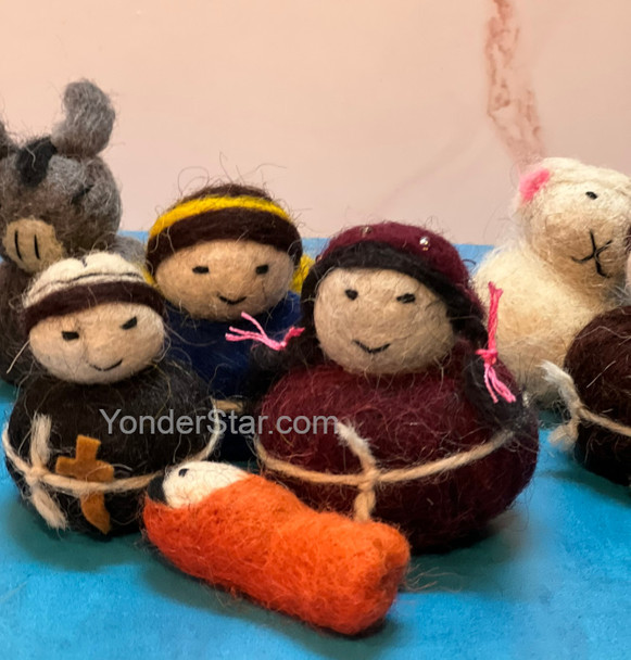 Traditional Dress Nativity Scene from the Republic of Georgia - Yonder ...