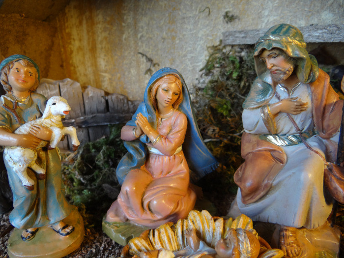Fontanini Nativity Scene 5" with Lighted Wooden Stable 54434 - Yonder ...