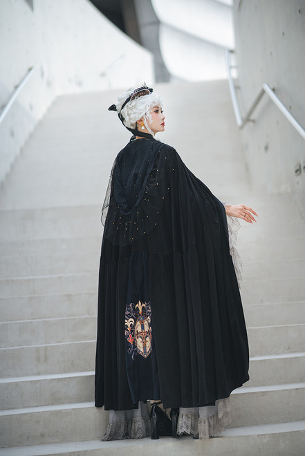 Medieval Borgia, Gothic Retro Middle Ages Style Black Velvet Long Cloak ...